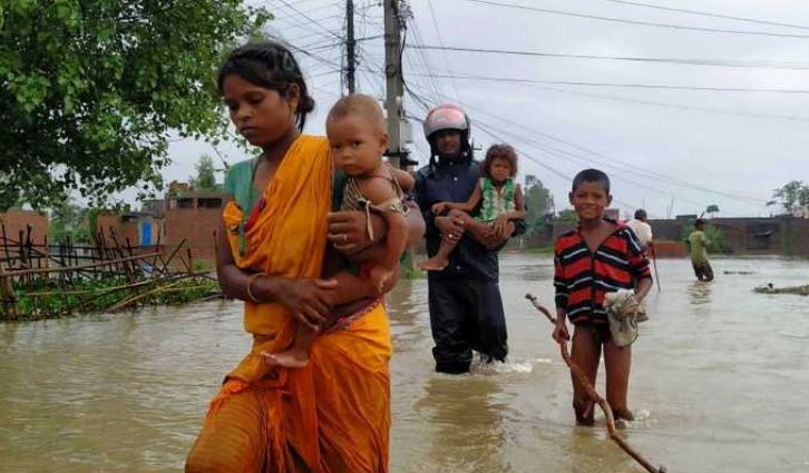 » बच्चाको भोकमा भक्कानिँदै अभिभावक, चारैतिर पानी पेटभरि भोकको आगो