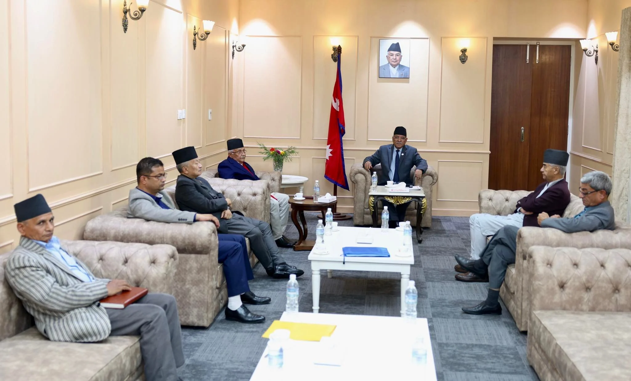 » प्रचण्ड, देउवा र ओलीबीच भेटवार्ता